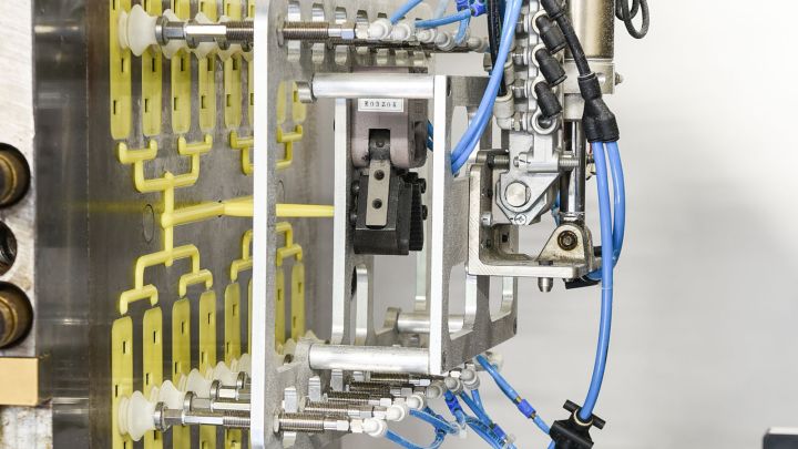 Designing Injection Molds for Robotics - Basilius Inc.